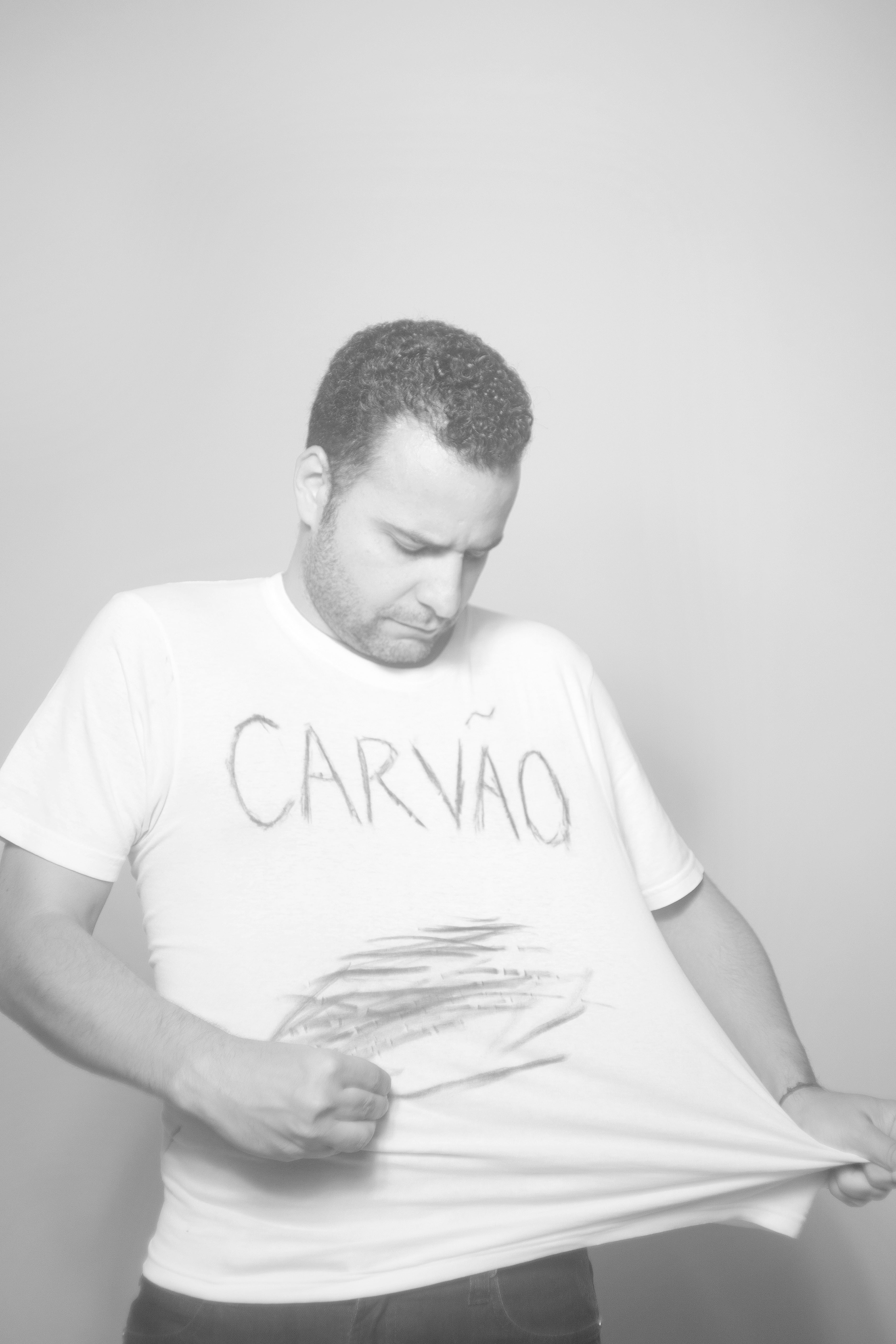 Paulo Carvalho lança vídeoclipe de “O Amor Não É Pra Ser Amado ...